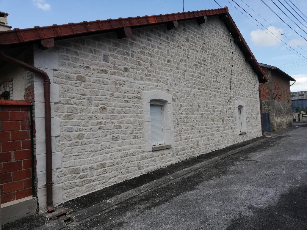 Pose de revêtements avec enduit effet pierre à Reims